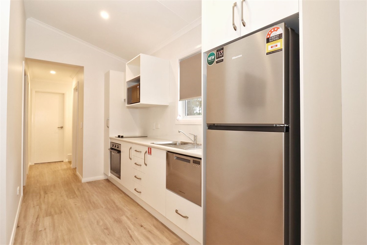 Superior Ensuite Cabin - Kitchen Cowra Van Park